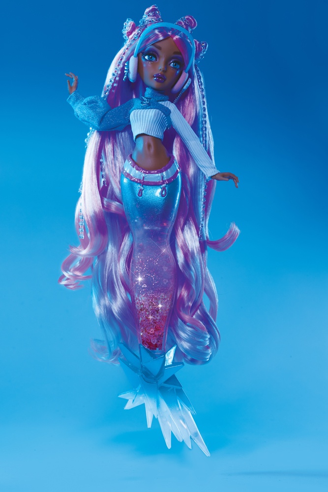 Entdecke die zauberhafte Welt der Mermaze Mermaidz mit der W Theme Doll ...